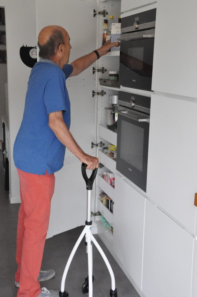 Wheeleo® - The first one-hand walker